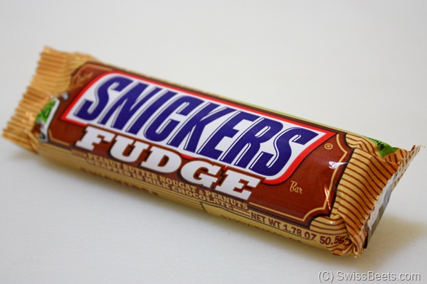 SwissBeets: snack attack: Snickers Fudge Candy Bar
